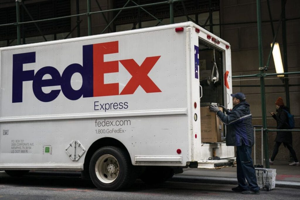 Tìm Hiểu Fedex Và DHL - Nên Lựa Chọn Hãng Vận Chuyển Nào?